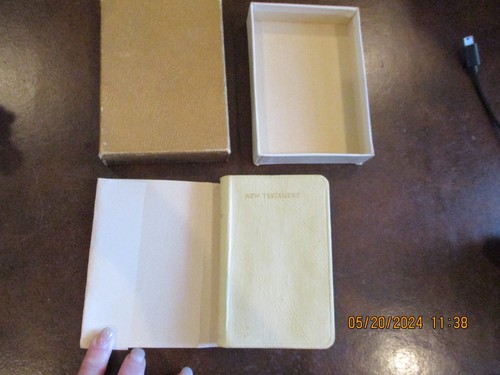 Vintage 1952 Small New Testament Bible, MIB Collins' Clear-Type Press ...