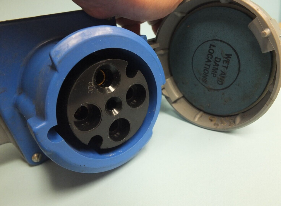 HUBBELL - 460R9W - 60 AMP, 3Ø, 250 VAC, 3 POLE PIN & SLEEVE RECEPTACLE ...