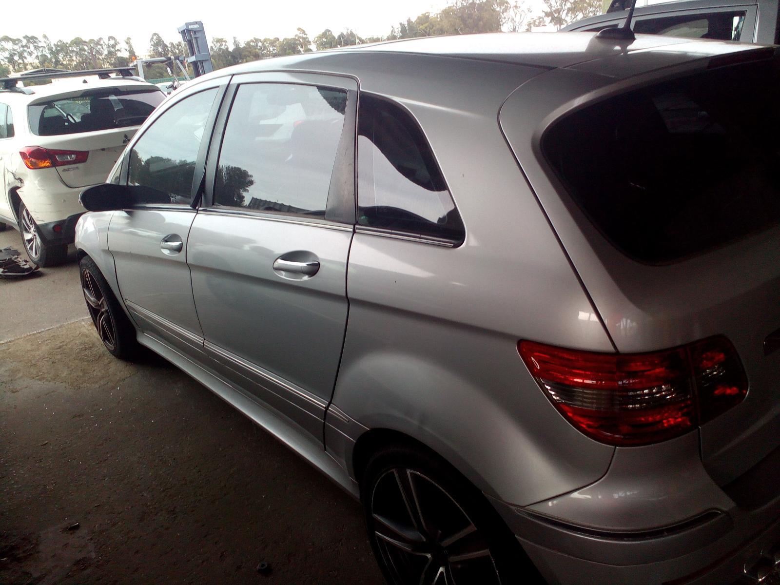 MERCEDES B CLASS LEFT FRONT DOOR W245, 03/05-06/11 05 06 07 08 09 10 11 ...