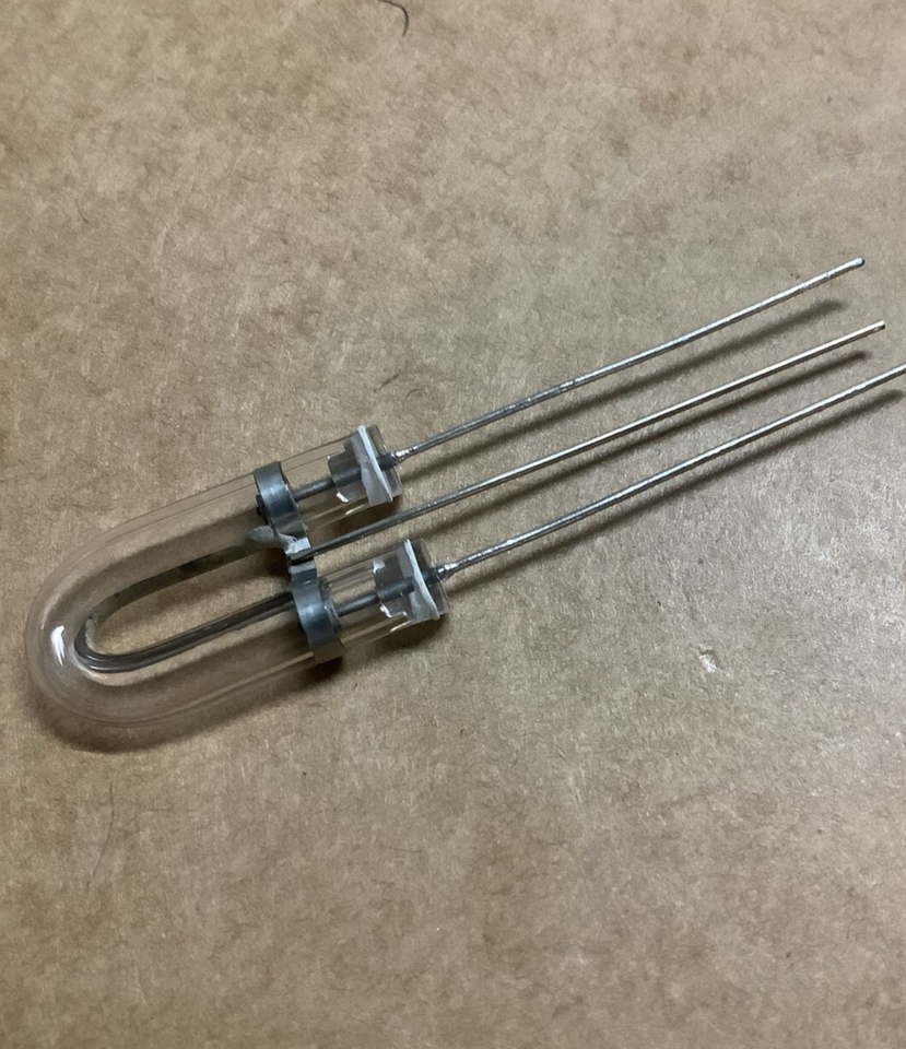 CODE 3/PSE PLUG IN STROBE REPLACEMENT BULB FOR 2002SERIES #T03429 | eBay