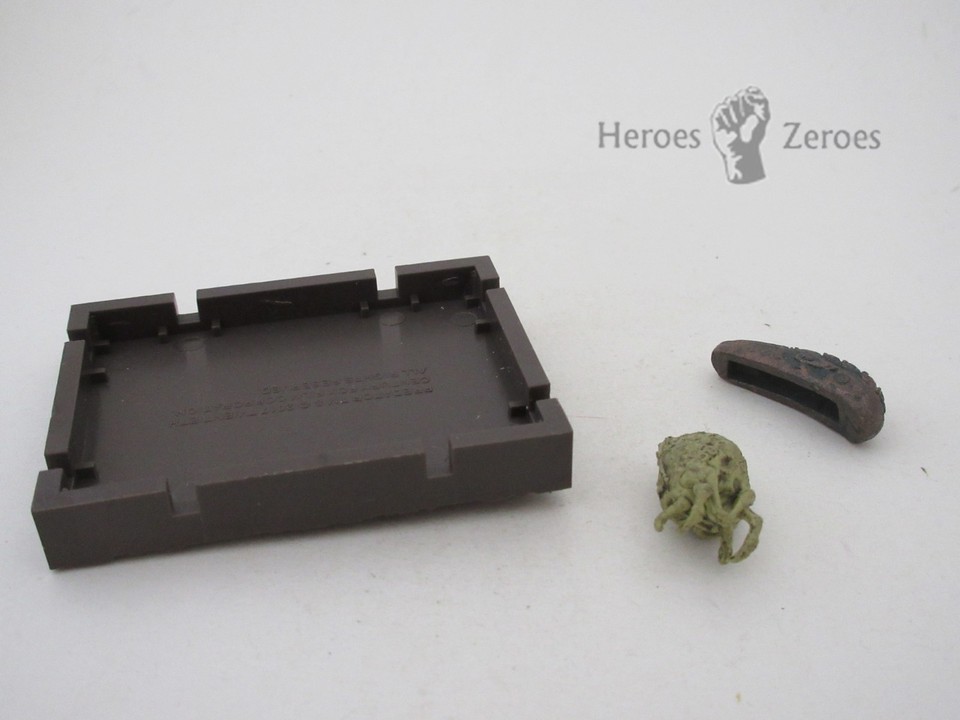 HIYA Toys Exquisite Mini Predators FALCONER PREDATOR 1:18 Stand & Skull ...