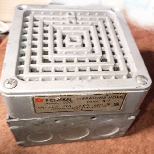 FEDERAL SIGNAL MODEL 350 VIBRATONE HORN SERIES 240V 60HZ | eBay