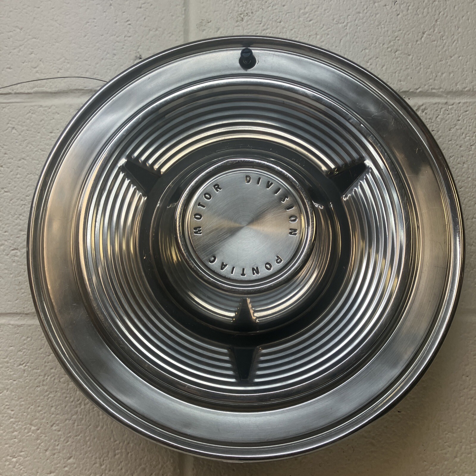 Used OEM GM Set of 4 14" Hubcaps 1962 Pontiac Bonneville (5412) | eBay