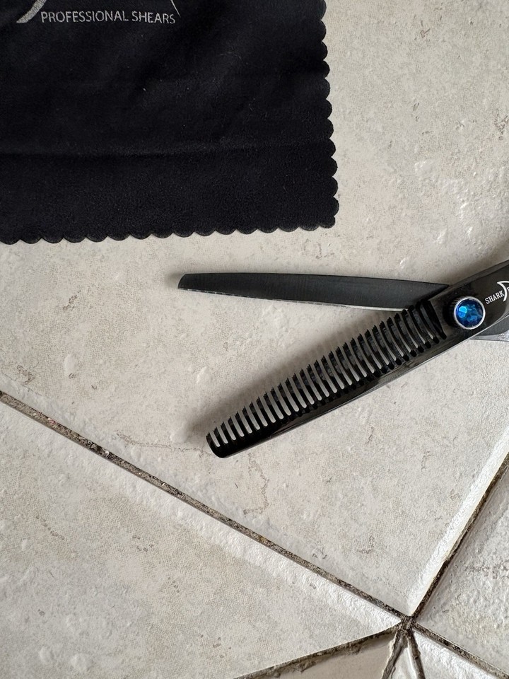 Shark Fin Japanese steel Professional Series 30-tooth thinning/blending ...