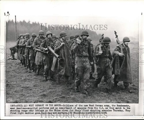 1956 Press Photo West German troops march to firing range near Coblenz ...