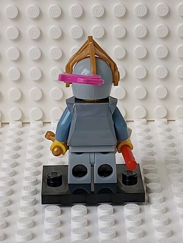 LEGO CMF Series 23 col23-11 Knight of the Yellow Castle Good Condition ...
