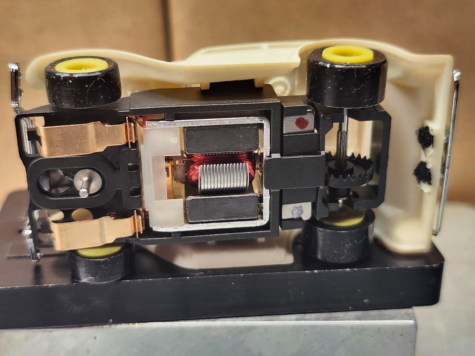 BULLDOG SRT CHASSIS WITH IVORY VICKY BODY (BOTH NEW) HO SLOT CAR | eBay