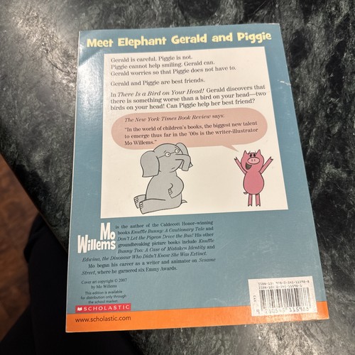 There Is a Bird On Your Head! (An Elephant and Piggie Book) by Willems ...