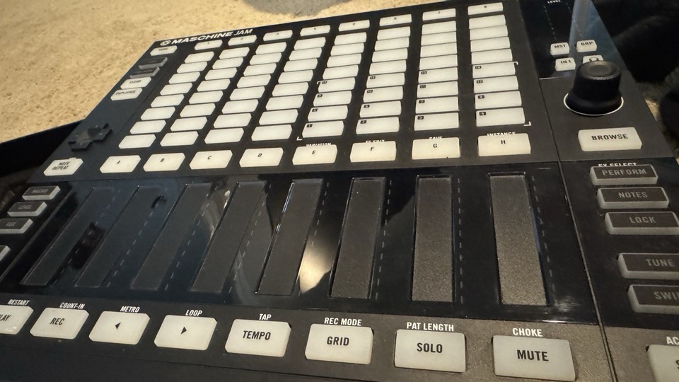 Native Instruments MASCHINE JAM Production System MIDI Controller ...