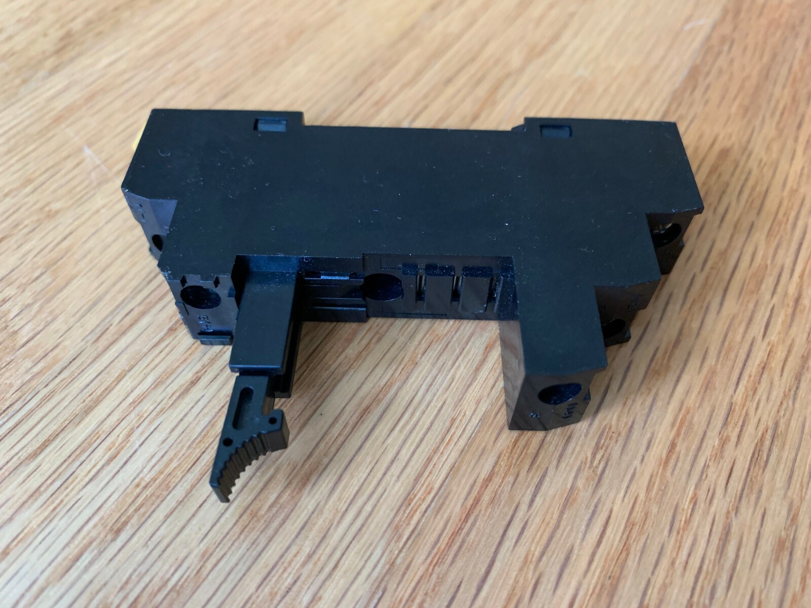 Allen Bradley relay base 5-blade Socket CAT: 700-HN121 SER. A, 10amp ...