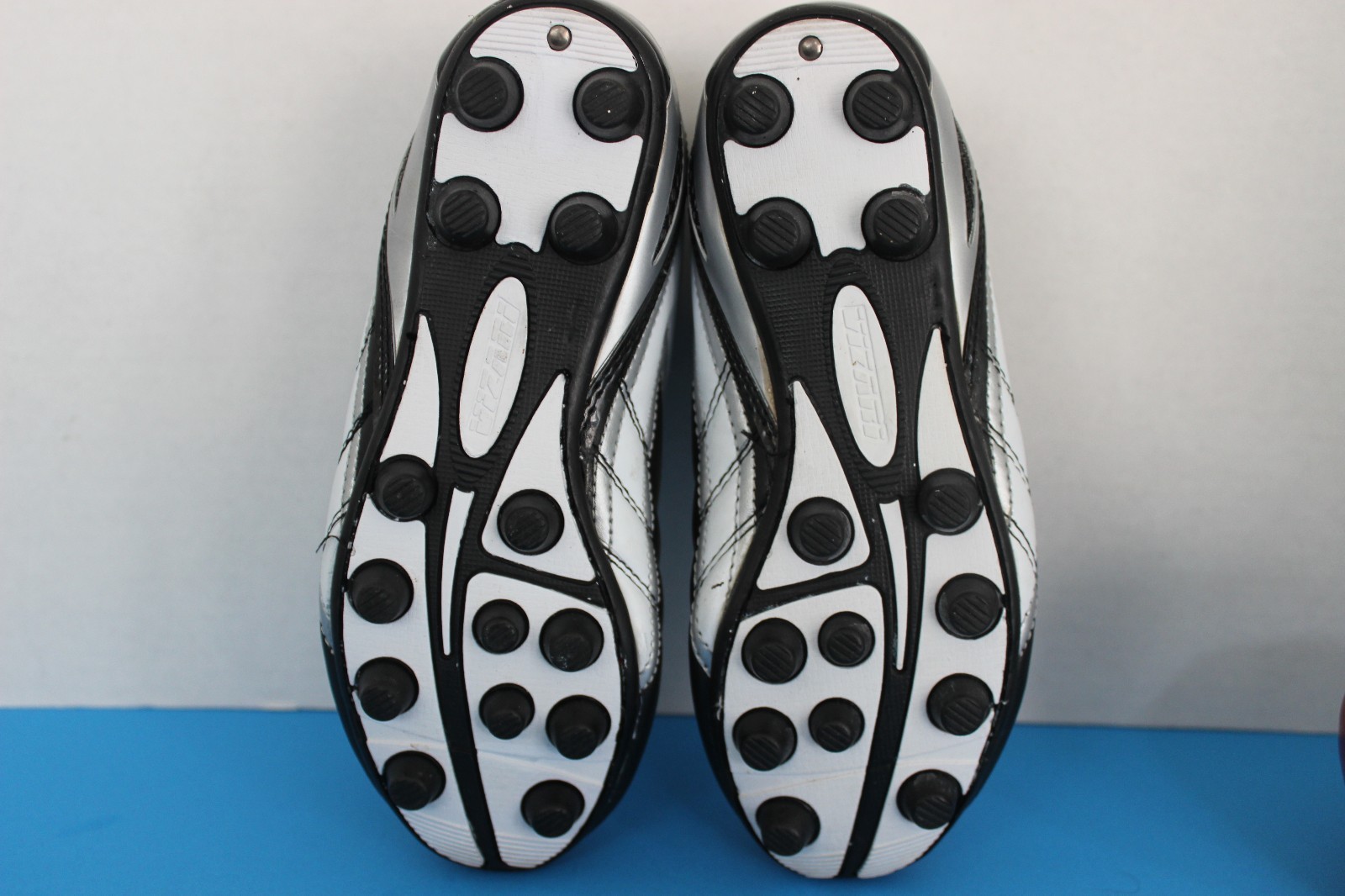 VIZARI Youth Black/White/Silver CLEATS~Size 1.5~"Verona"~Soccer ...