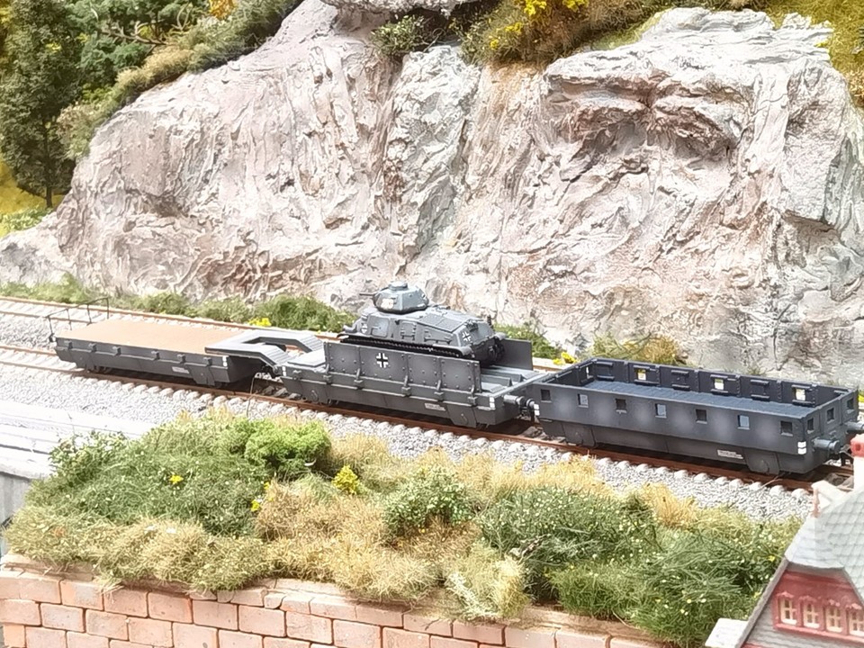 1/87 H0 DC Militär 2.Weltkrieg Panzerzug Nr. 28 Güterwagen patiniet | eBay