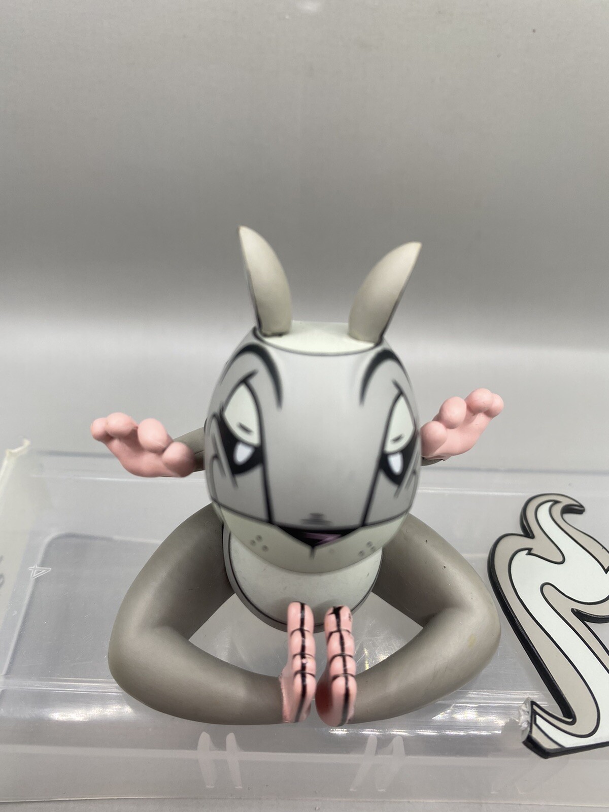 Kidrobot The Outsiders Series Reeko Skunk With The Funk Figure *Read ...