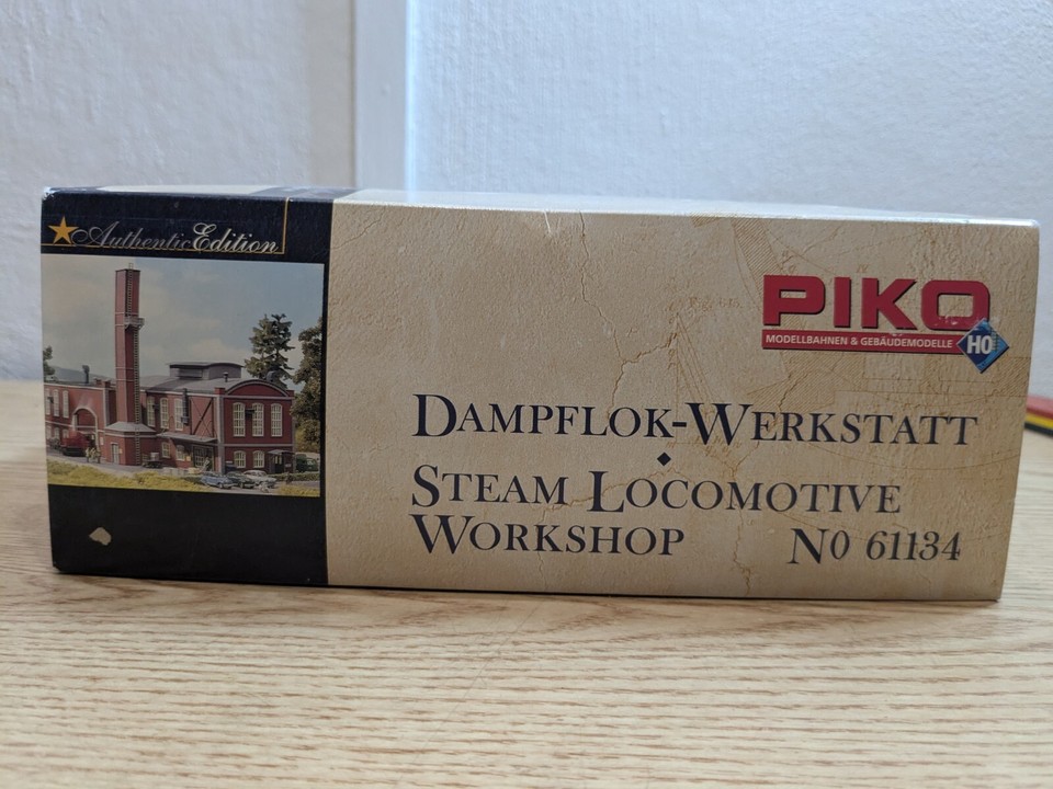 Piko 61134 - Dampflok-Werkstatt Steam Locomotive Workshop Model Kit ...
