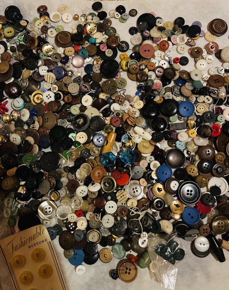 JOB LOT VINTAGE / RETRO BUTTONS VARIOUS SIZES AND STYLES | eBay UK