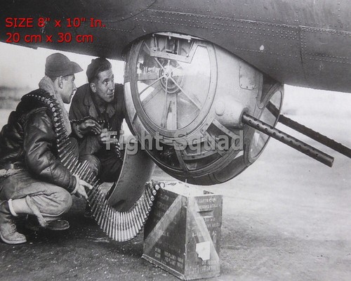 WW2 Picture Photo Crew Load Guns bottom turret of the US B-17 bomber ...