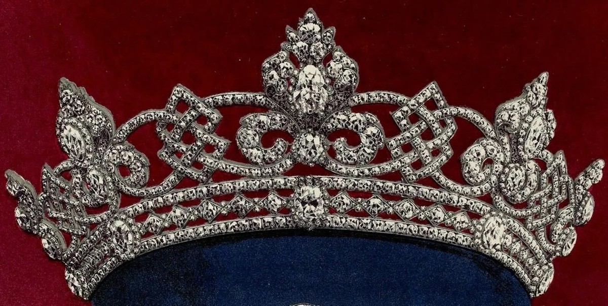 British royal Queen Alexandra Rondell's tiara in 925 silver British royal Queen Alexandra Rondell's tiara in 925 silver