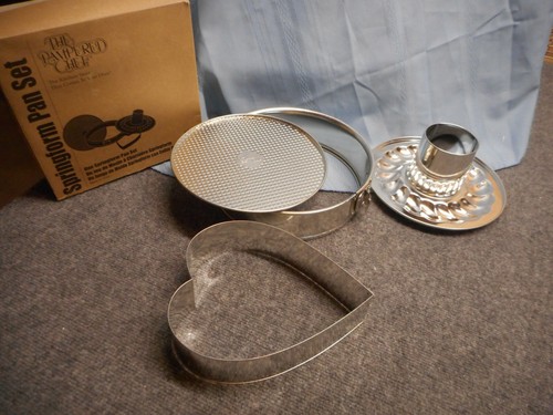THE PAMPERED CHEF SPRINGFORM PAN SET WITH HEART #1540 | eBay