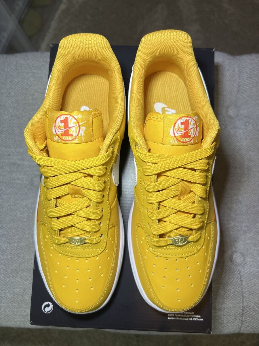 Size 7 - Nike Air Force 1 '07 SE 40th Anniversary - Yellow Size 7 - Nike Air Force 1 '07 SE 40th Anniversary - Yellow