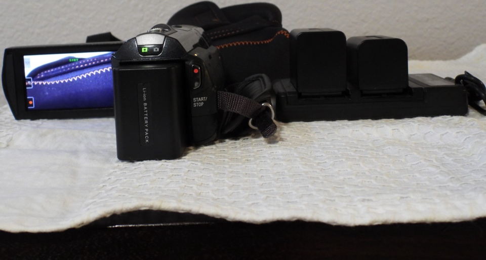Sony Handycam HDR-CX500 (pre-owned) great picturo,bag 3batteries ...