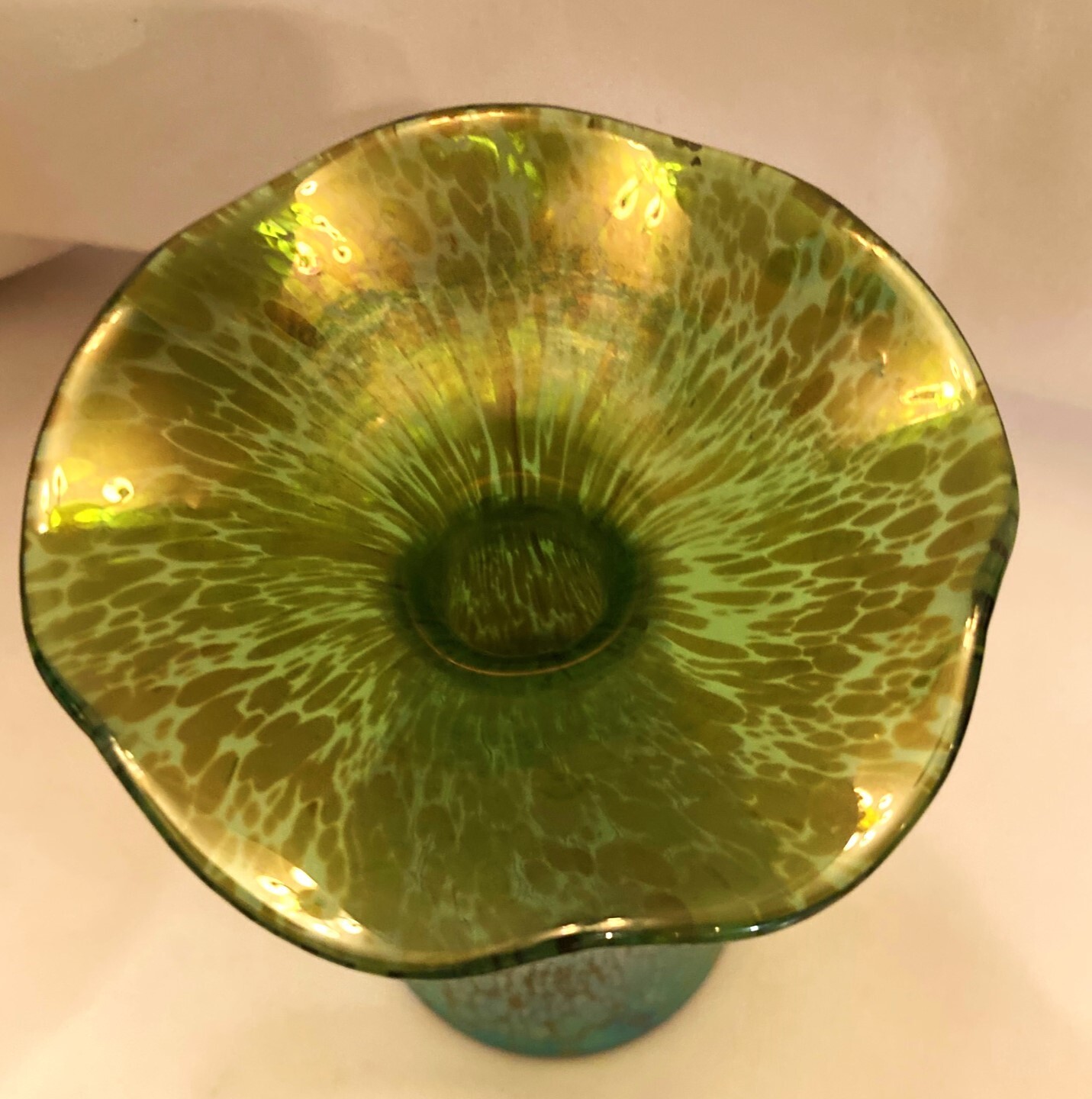 Loetz "Candia Papillon Vase Green Iridescent Ruffled Edge Oil Spot Hand ...