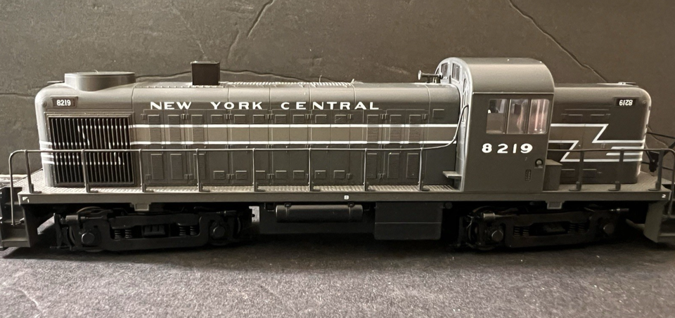 HO Kato 37-2402 RS-2 Diesel Switcher Locomotive New York Central #8219 ...