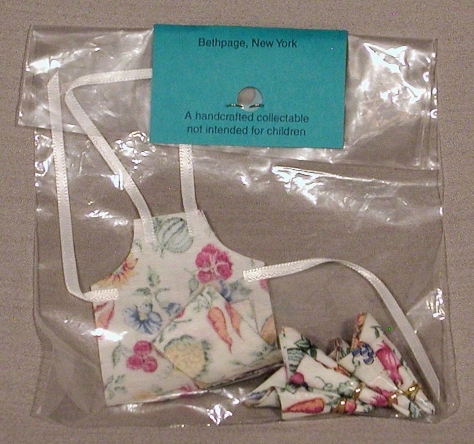 Barbara Schuckman Dollhouse Miniatures By Barb - Apron, 4 Napkins & 4 ...