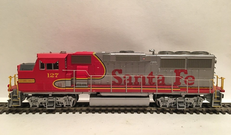 HO Athearn RTR 91503 Santa Fe GP60M Powered Diesel Locomotive ATSF #127 ...