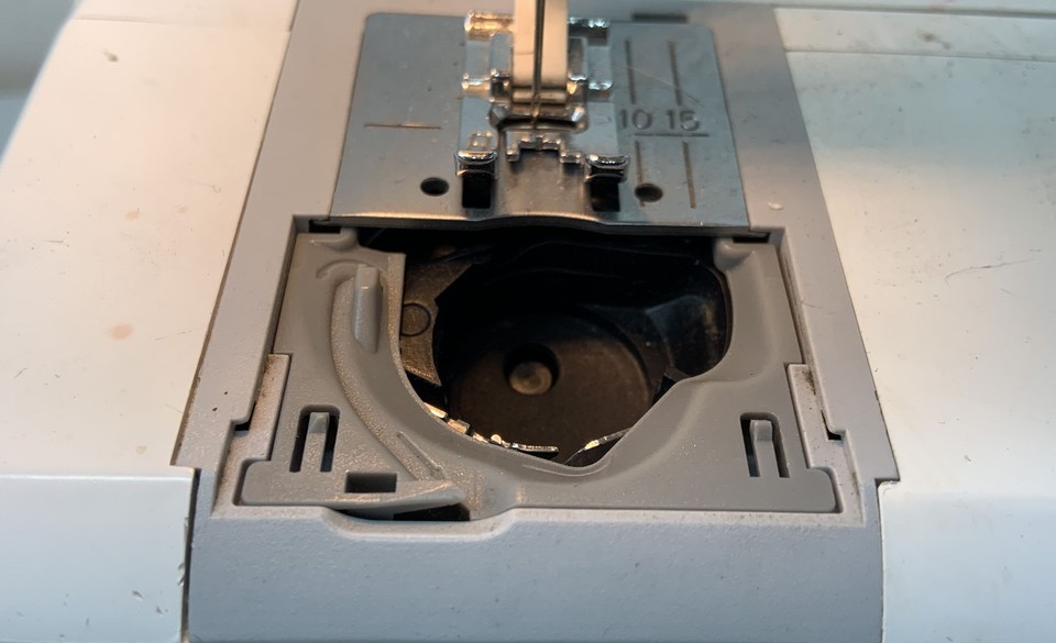 Vintage Husqvarna Viking Daisy 315 Sewing Machine Made in Sweden with ...