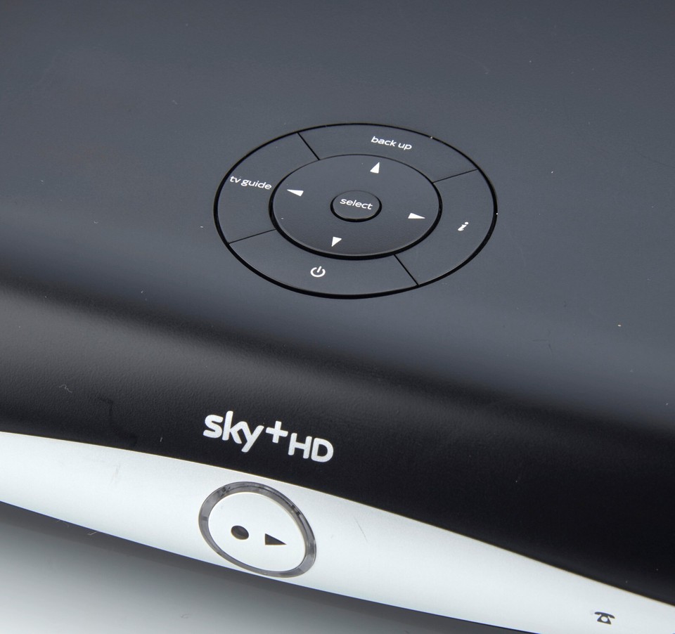 SKY PLUS + HD BOX DRX890 AMSTRAD BOX ONLY DEAL 500GB SLIMLINE BOX WITH ...