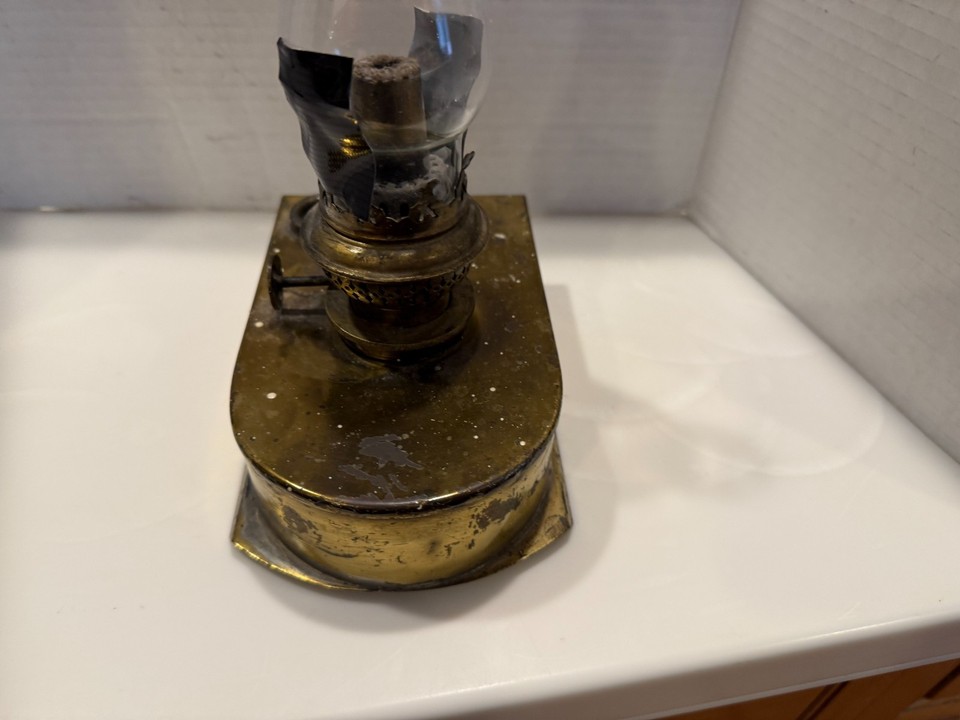 Antique Kerosene Oil Tin Body Brass Burner Lamp HAS WICK GLOBE FINGER 6 ...
