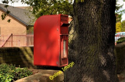 Photo 6x4 Letter box, Portadown Post-mounted EIIR letter box (BT63 28 ...