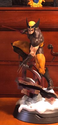Sideshow Exclusive Wolverine Brown comes with an additional custom head ...