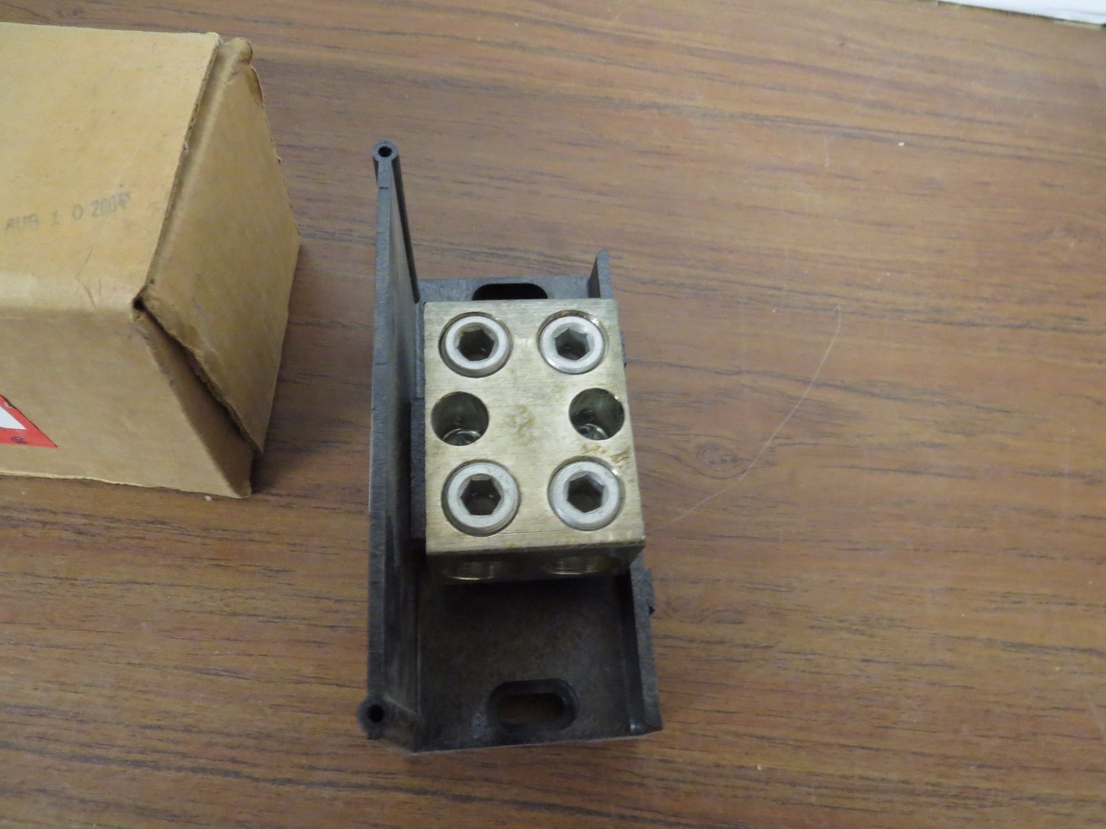 + BURNDY POWER DISTRIBUTION BLOCK BDA-22-350 NEW | eBay