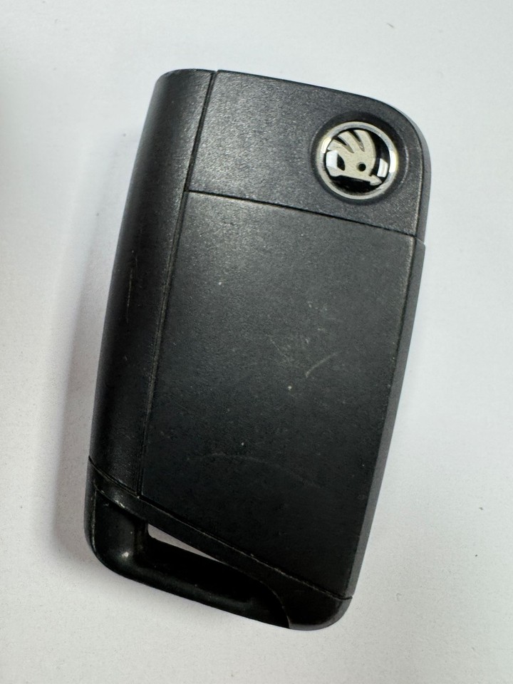 GENUINE SKODA 3 BUTTON REMOTE FLIP KEY FOB OCTAVIA FABIA ETC. TESTED ...