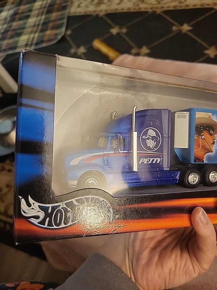 Richard Petty Transporter Tribute Hot Wheels Racing 2001 1:64 Scale | eBay