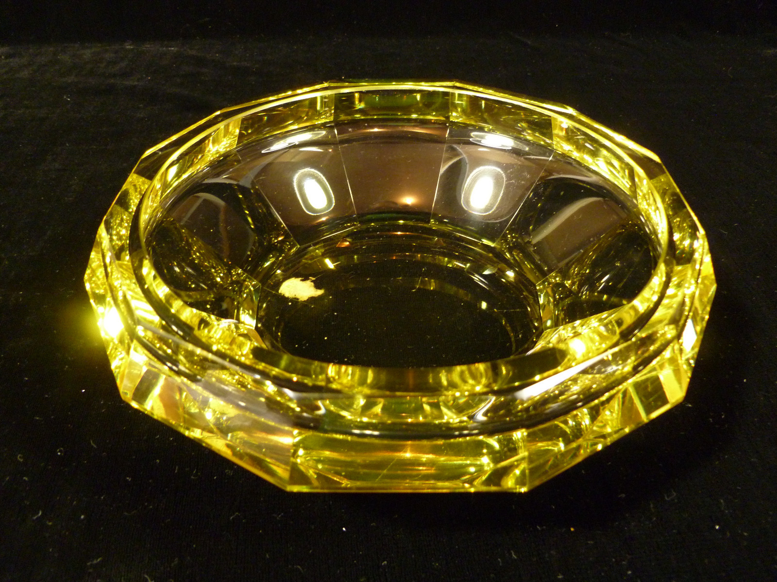 VINTAGE EXQUISITE BOHEMIAN YELLOW CUT CRYSTAL PORTRAIT POWDER BOX ...