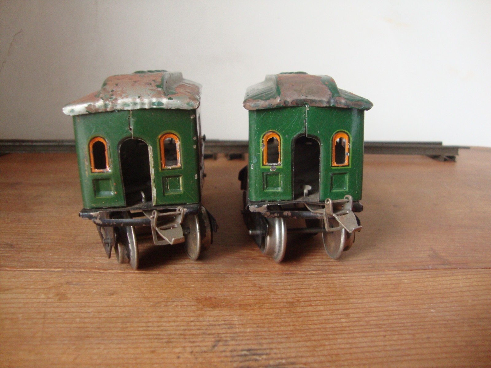 Ives Tinplate Train 8 Wheel Cars 60 & 62 + 10 Piece 2 Rail Oval Banked ...