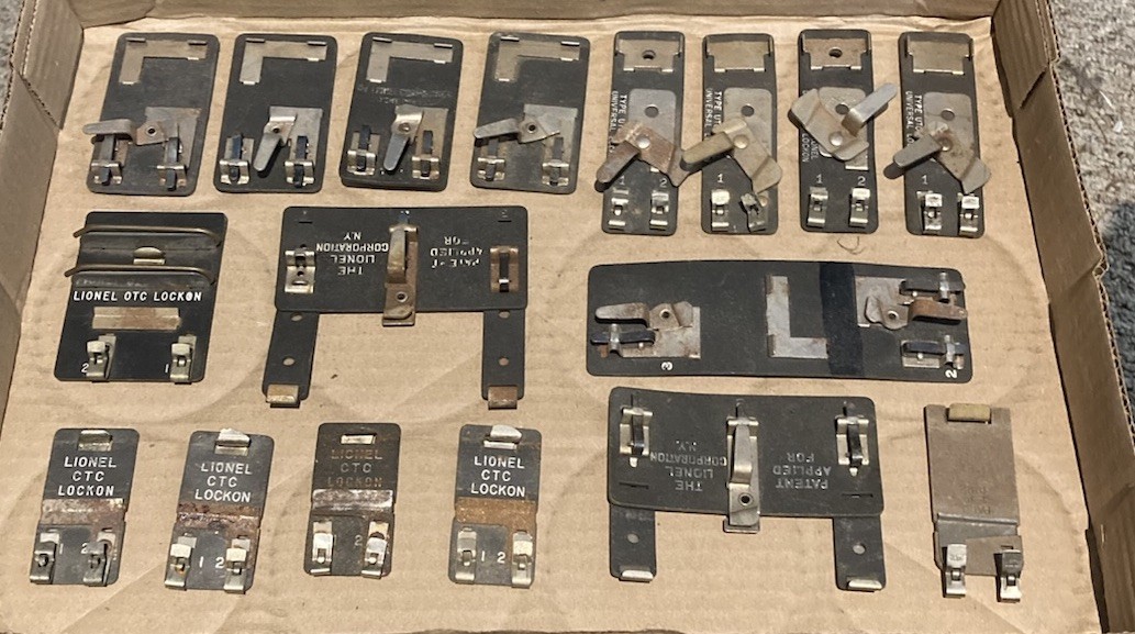 Lionel Std/O Gauge Lock-Ons/Track Activators Lot of 17 Various Items | eBay
