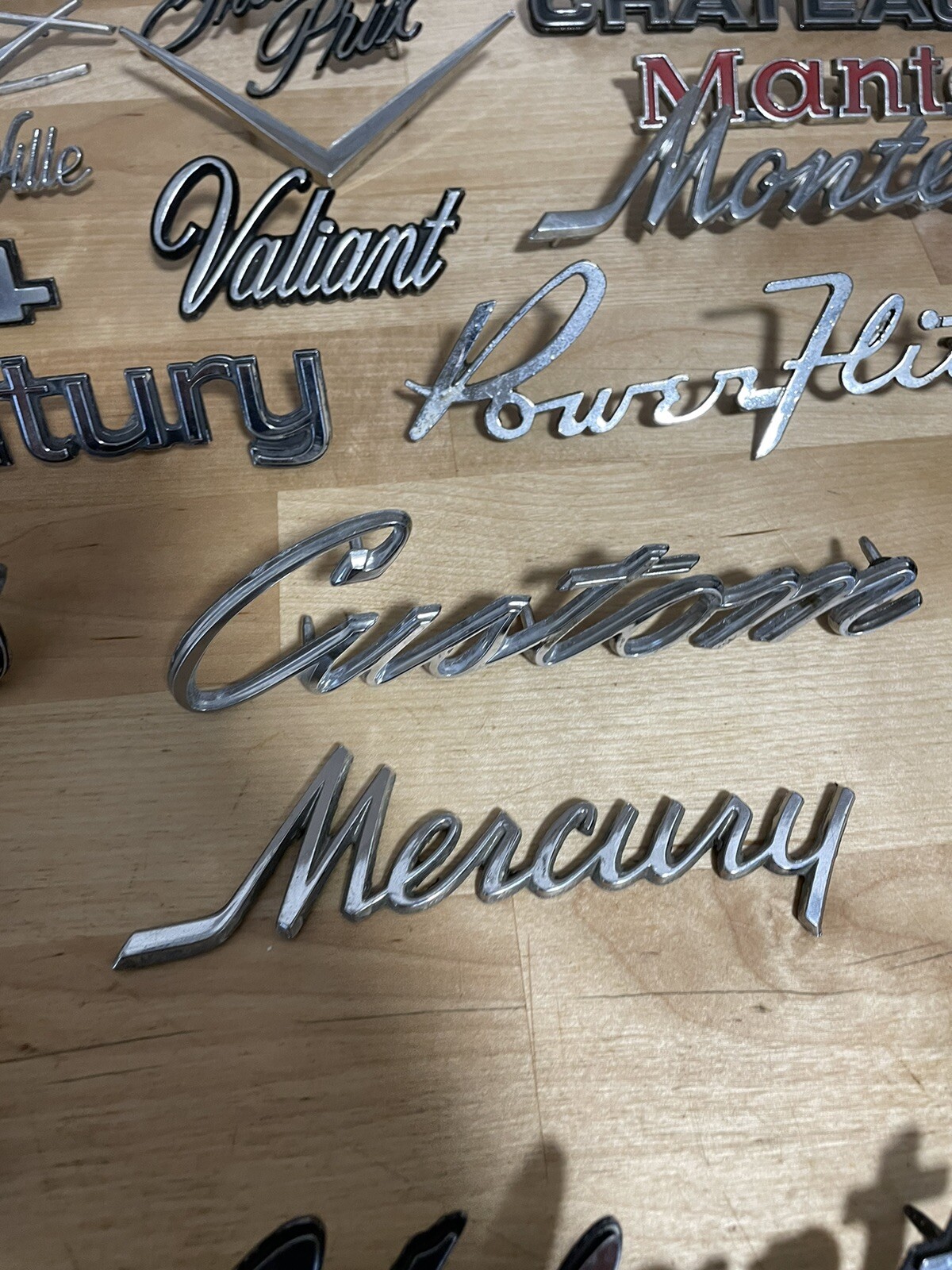 Lot 26 Vintage Dealerships Emblems Logos Metal Dealer Emblem Car ...