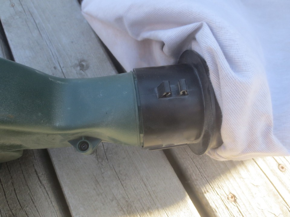 Black and Decker Leaf Hog Heavy Duty 12A BV2500 Electrical Blower ...