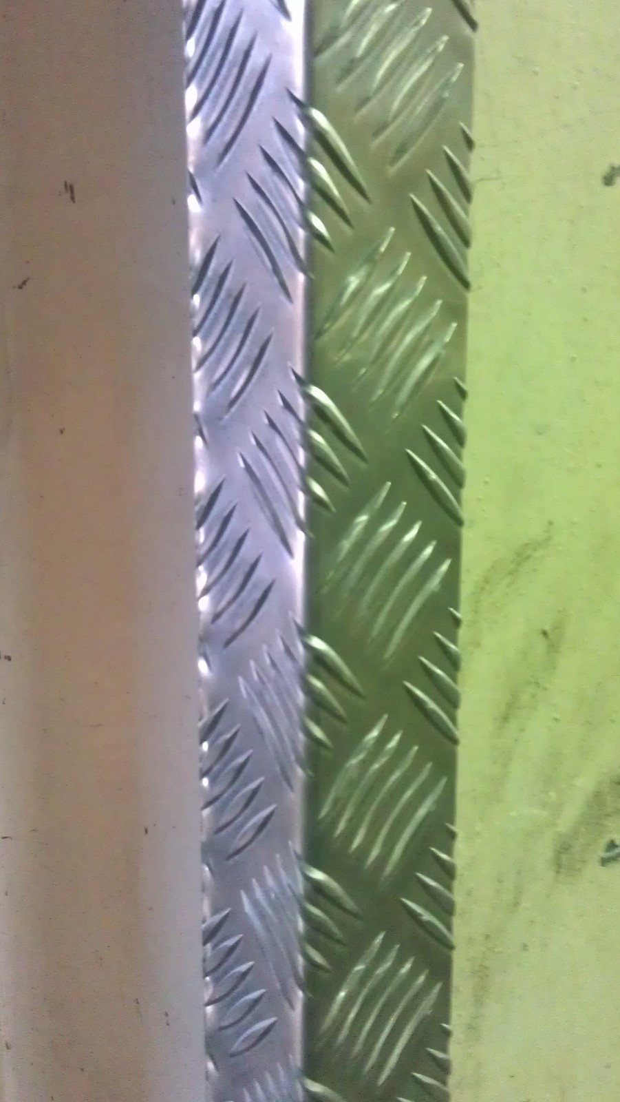 Tread Plate Angle Corner Protection 2mm Thick 90 Degree / chequer plate ...