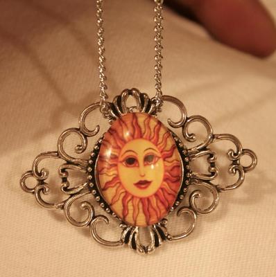 Delightful Looped Rim Silvertn Spiked Rays Yellow Sun Pendant Necklace ...