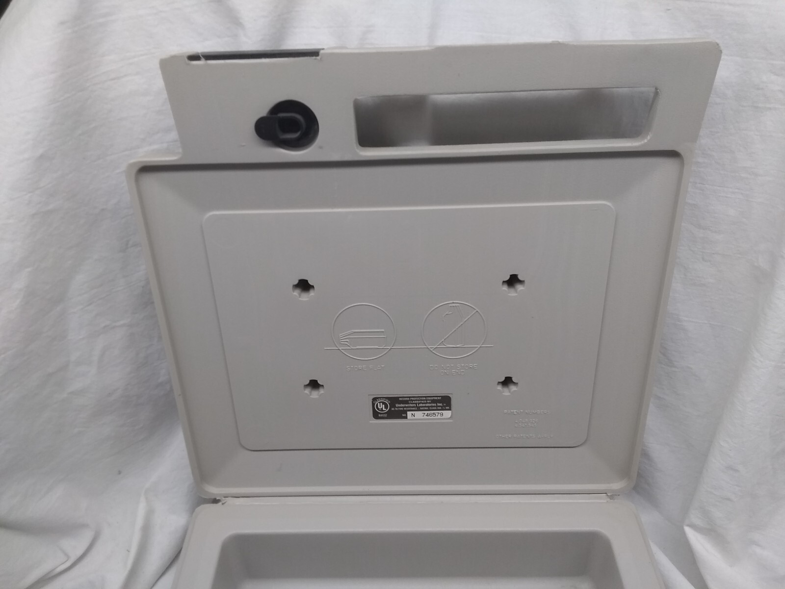 Sentry Portable Fire Safe # R4132 With Original Manuals Excellent ...