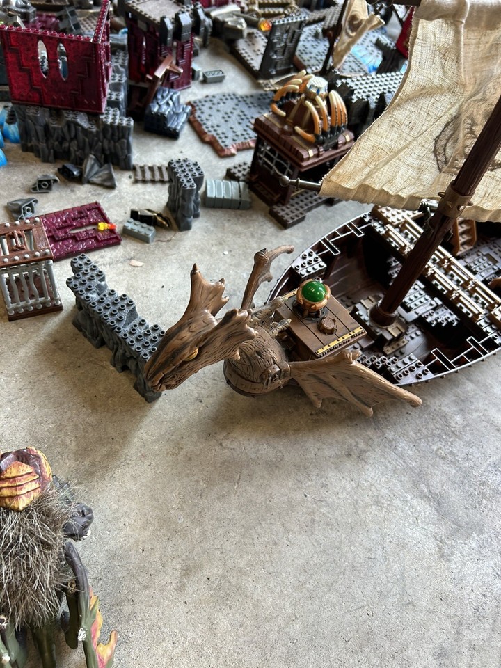 Huge Lot of Mega Bloks Dragons Pirates Krystal Wars Castle Ship Weapons ...