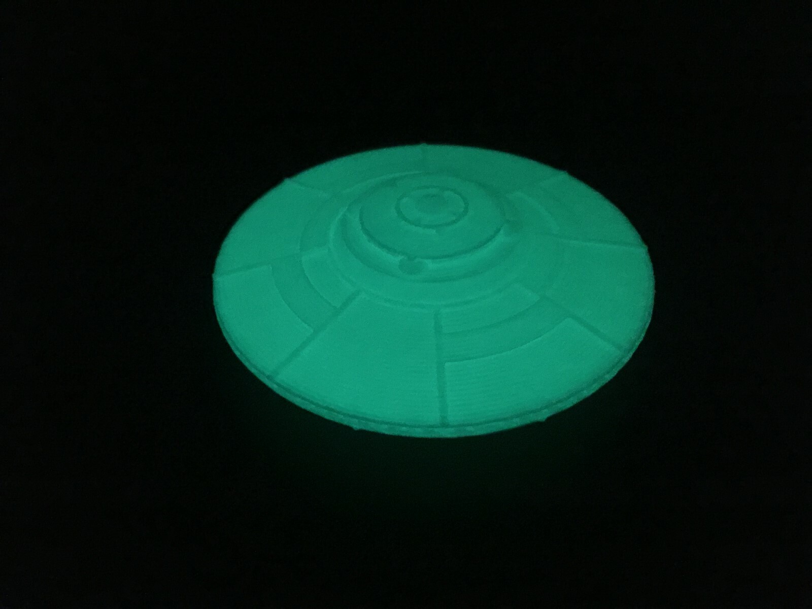 UFO Flying Saucer Alien Space Ship - HO Scale 1:87 - GLOW in the DARK ...