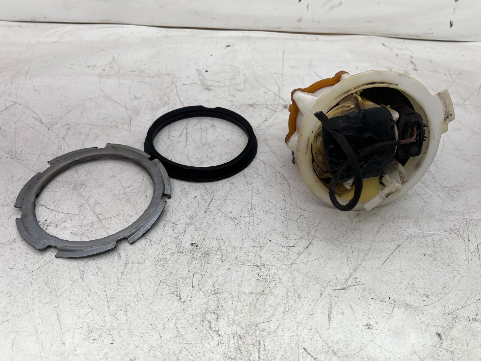 2007 - 2015 Audi Q7 Left Driver Side Gas Fuel Filter Pump 7L8-919-679 OEM | eBay