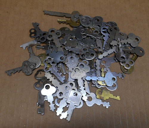 Large Lot #51 Vintage Old Flat Brass Steel Keys Eagle Presto Cheney ...