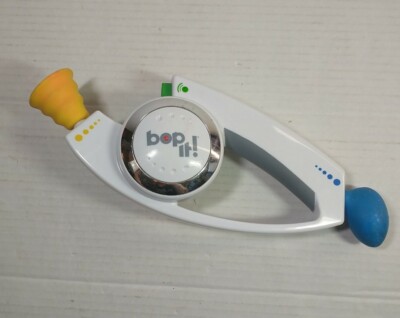 Bop It! White Talking Handheld Game With Shout 2008 Hasbro C-290B ...