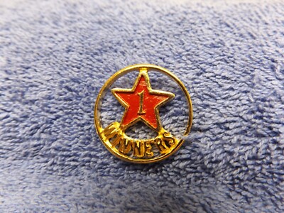 #1 WINNERS RED STAR OPEN WORK GOLD TONE ENAMEL METAL AWARD HAT/LAPEL ...